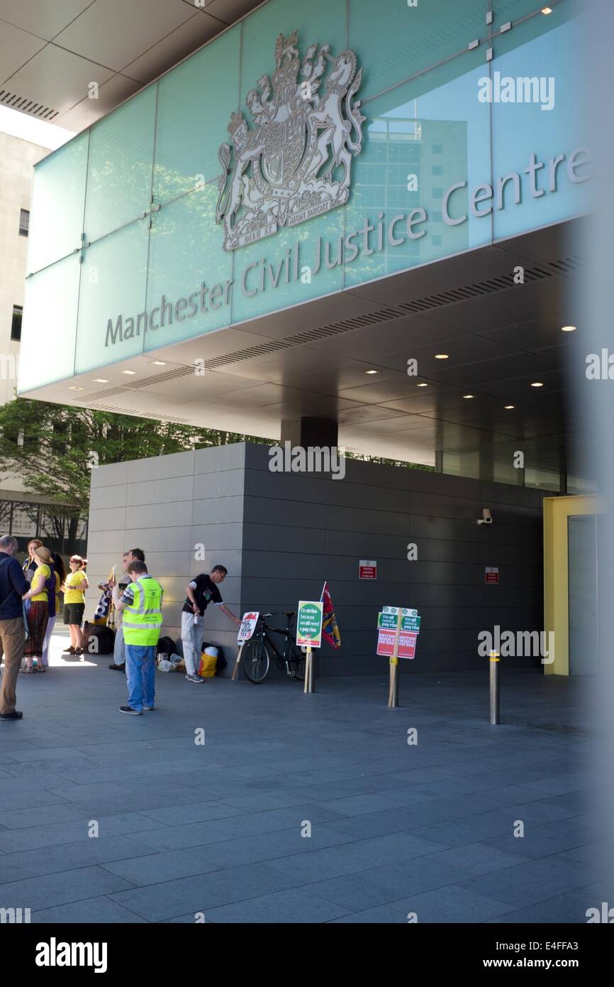 Outside manchester civil justice centre hi-res stock photography and ...