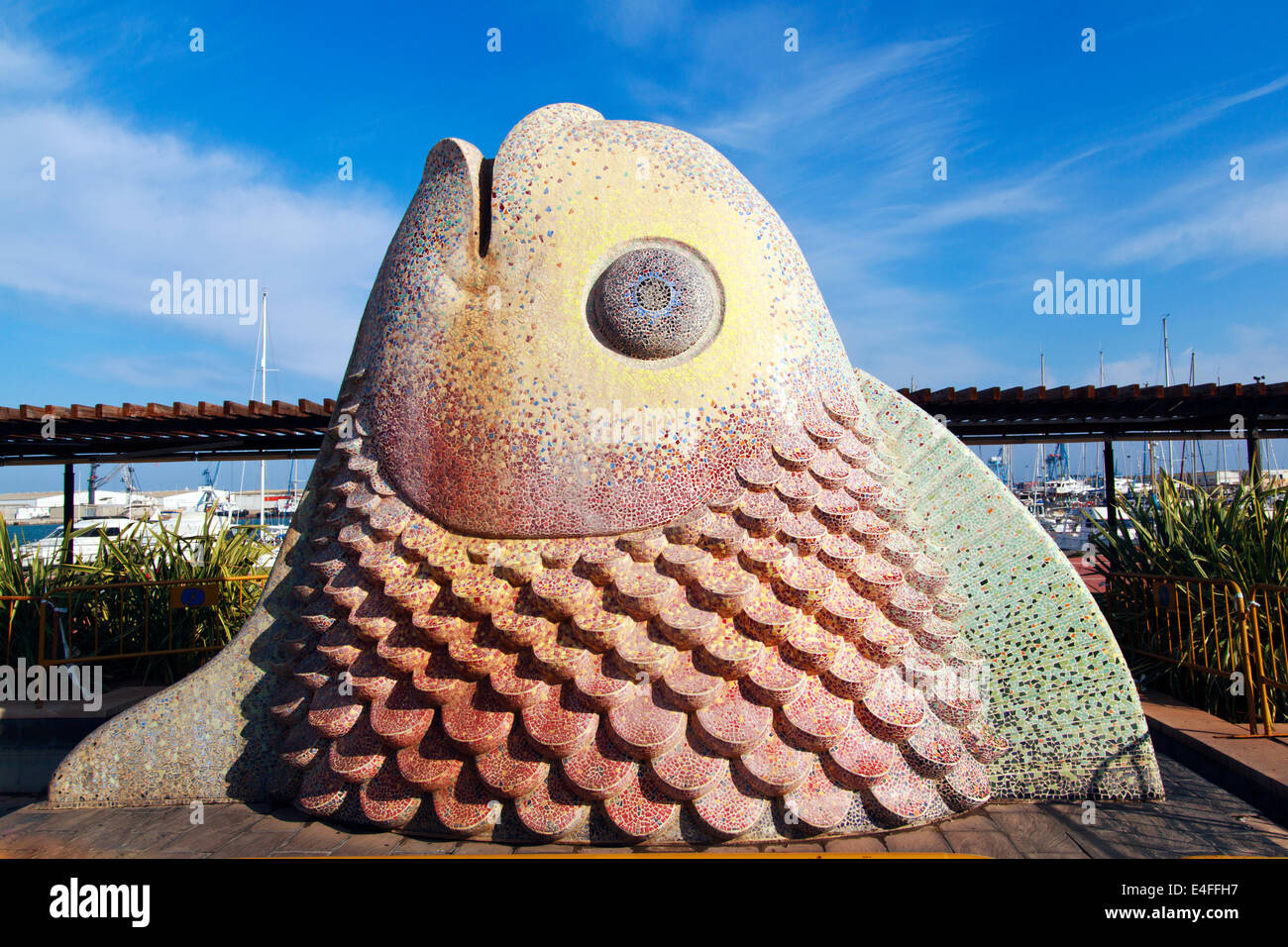 Mosaic fish art sculpture hi-res stock photography and images - Alamy