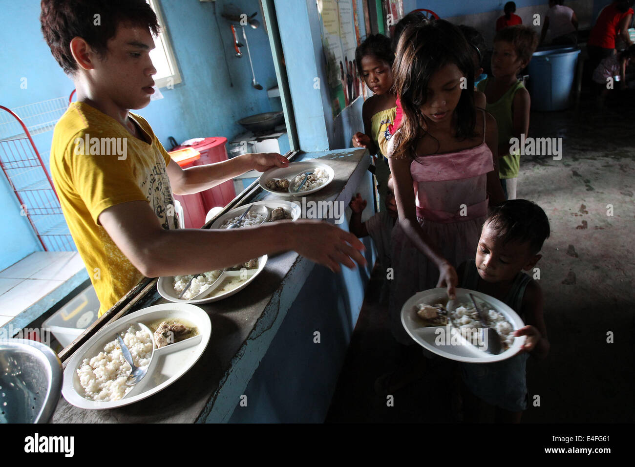 Philippines feeding program hi-res stock photography and images - Alamy