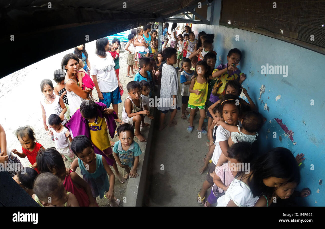 Philippines feeding program hi-res stock photography and images - Alamy