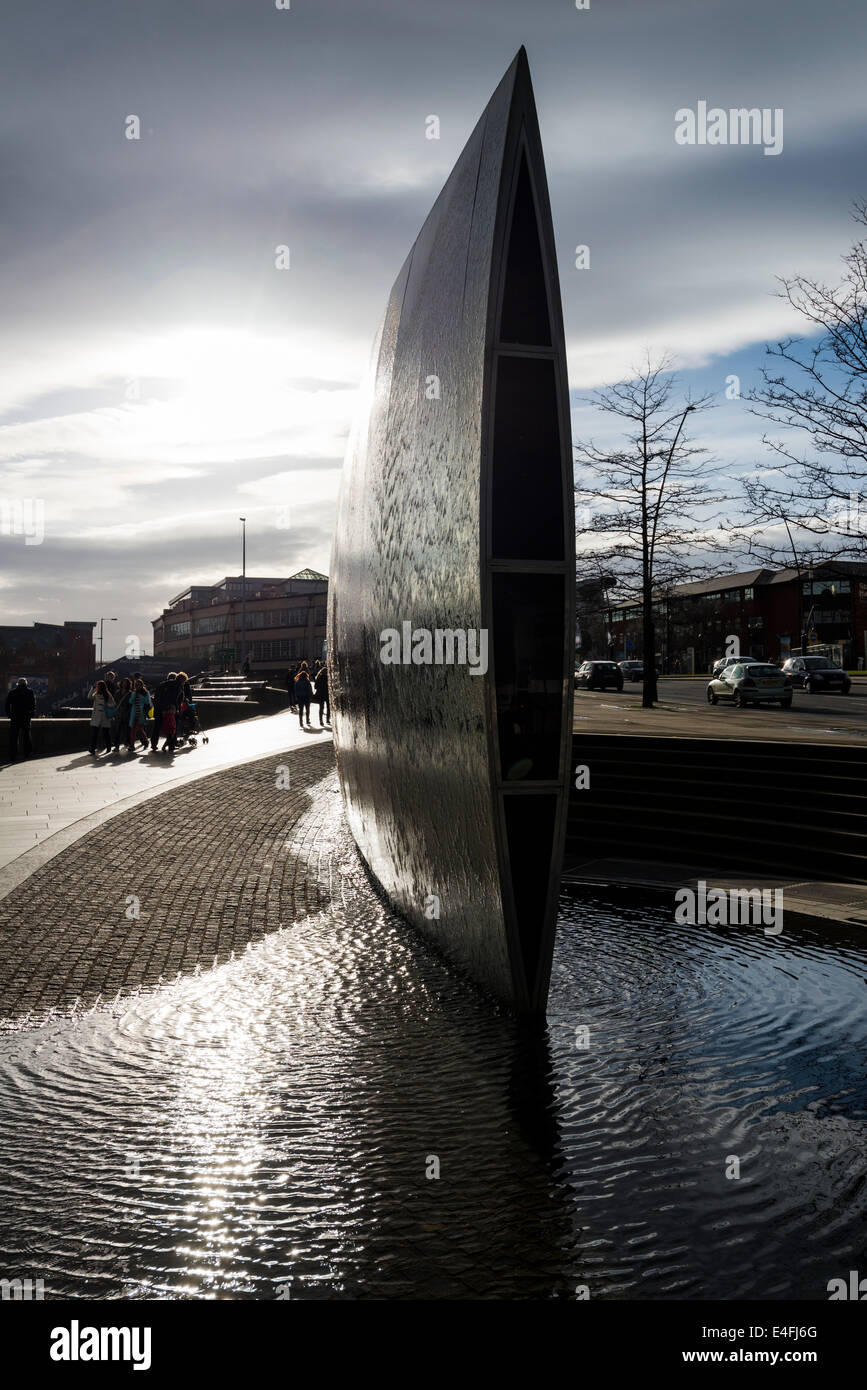 Sheffield Sheaf Square and Cutting Edge water feature South Yorkshire ...