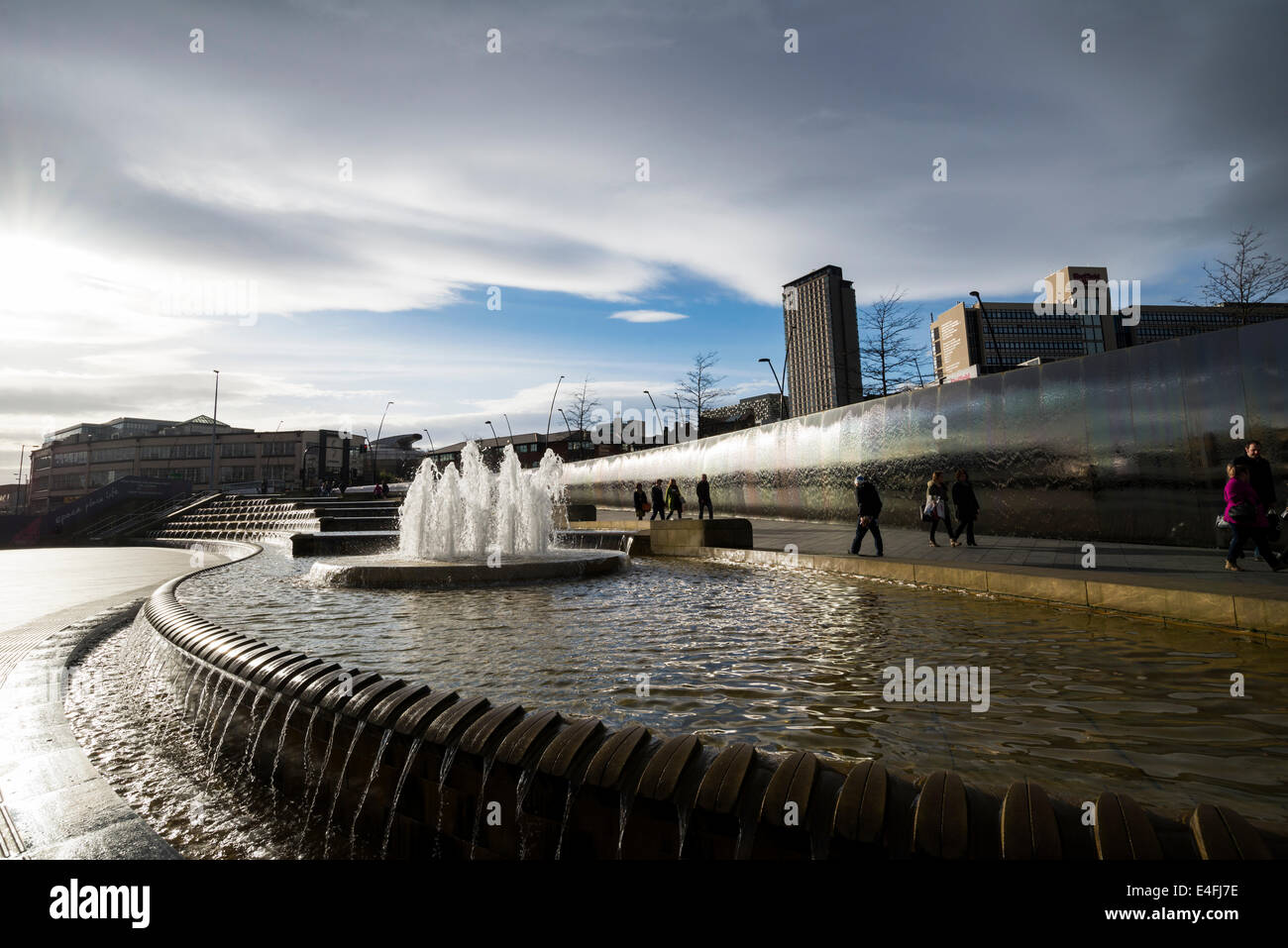 Sheffield Sheaf Square and Cutting Edge water feature South Yorkshire ...