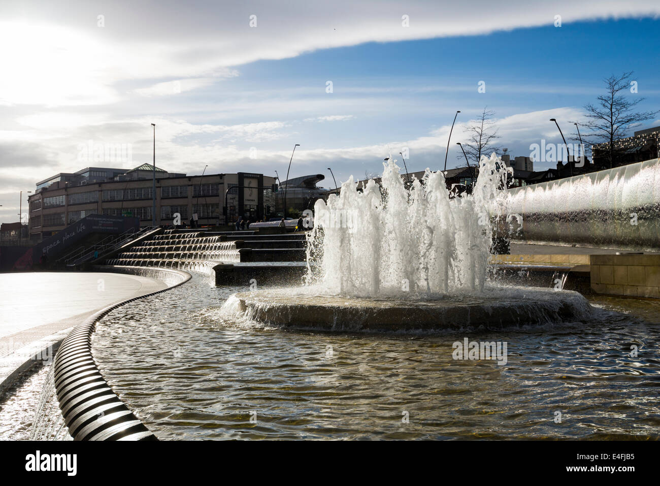 Sheffield Sheaf Square and Cutting Edge water feature South Yorkshire ...