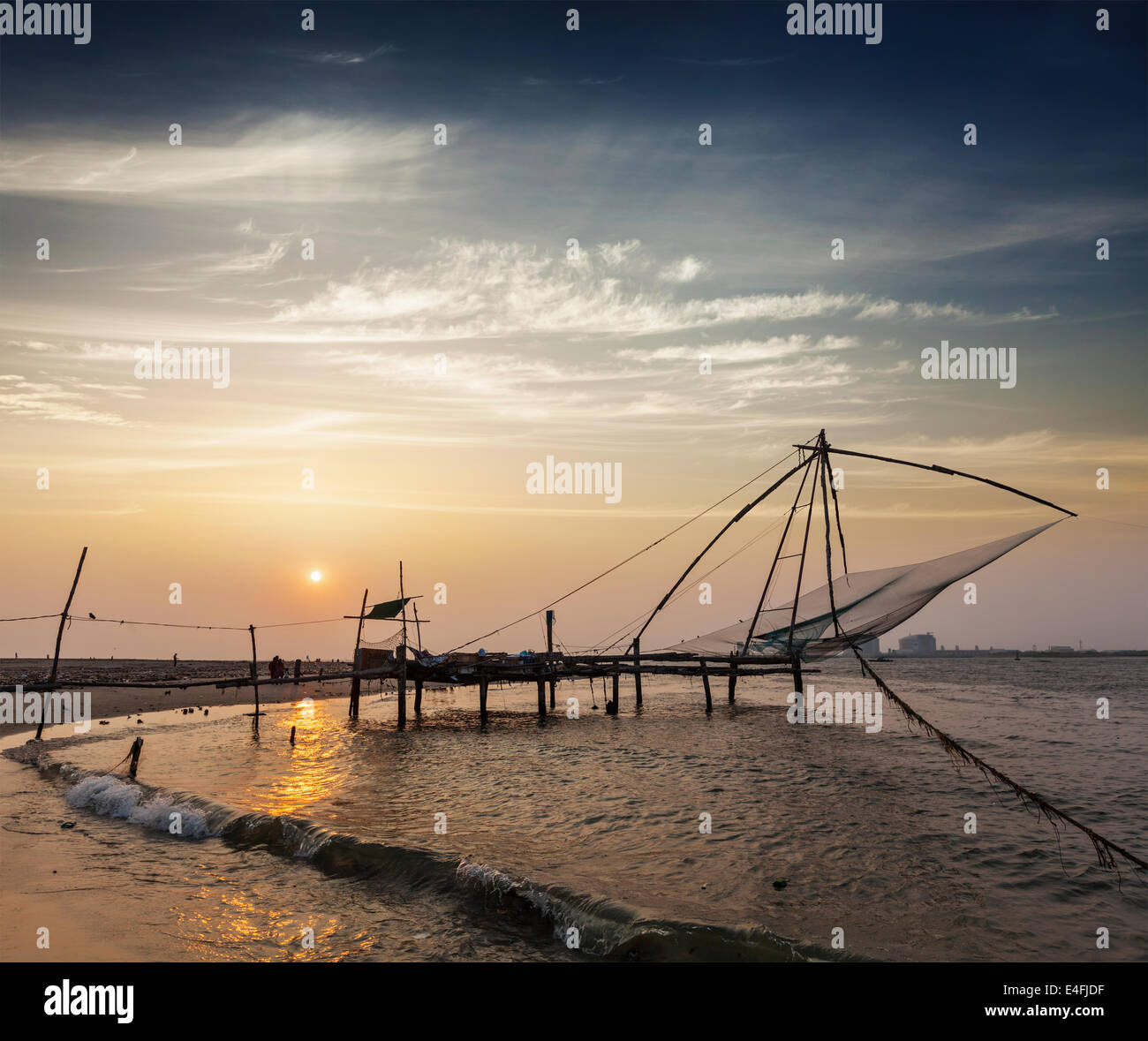 Chinese fishing nets sunset fort cochin hi-res stock photography and ...