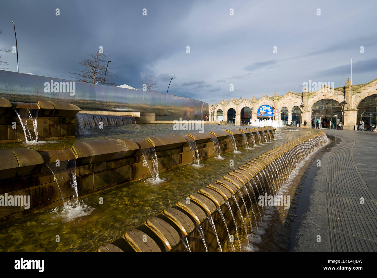 Sheffield Sheaf Square and Cutting Edge water feature South Yorkshire ...