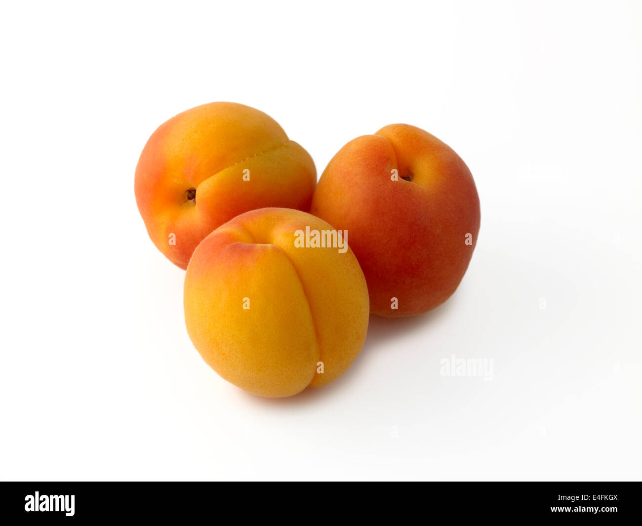 Fresh whole apricots hi-res stock photography and images - Alamy