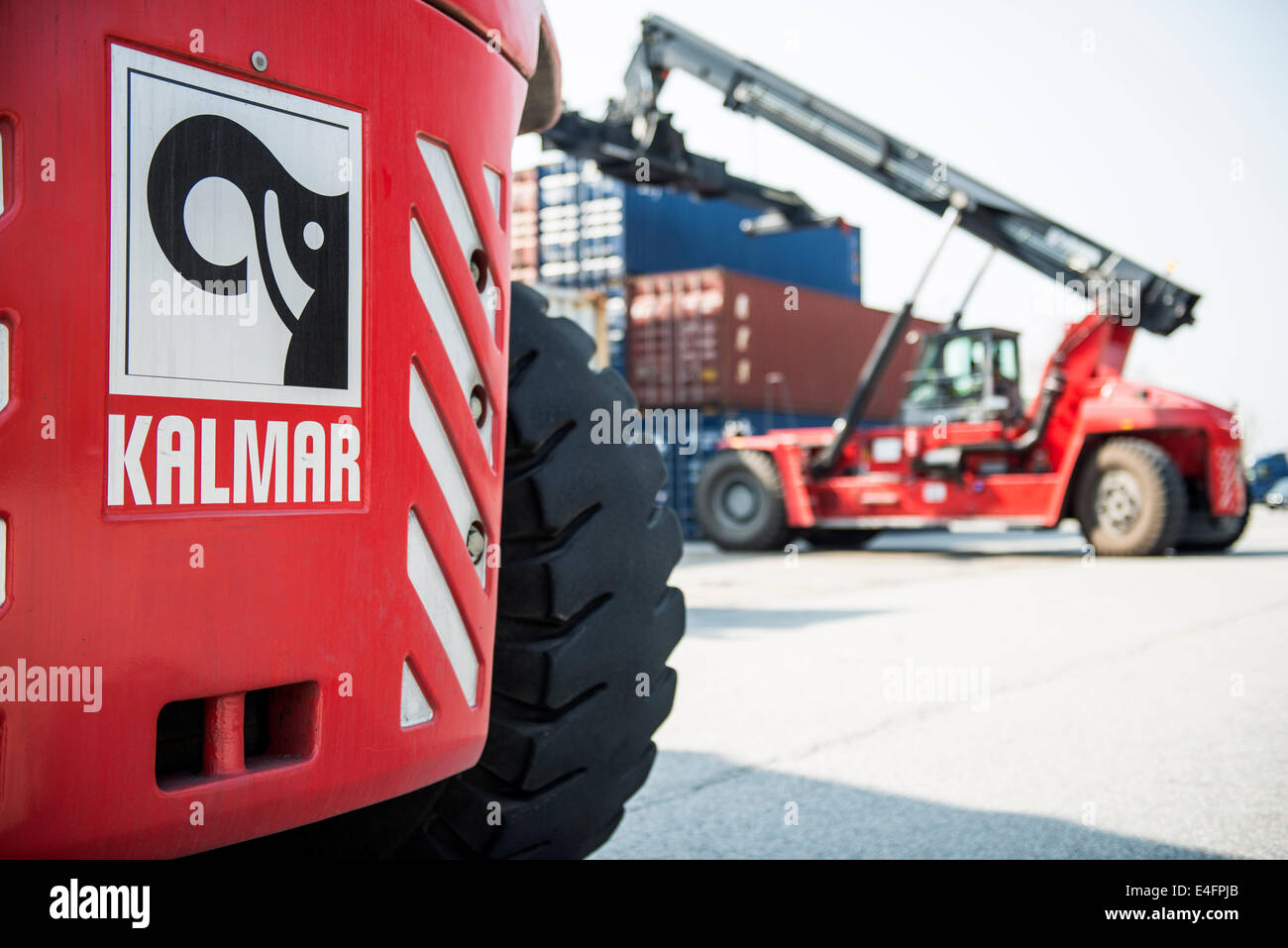 Kalmar Reach Stacker High Resolution Stock Photography and Images - Alamy