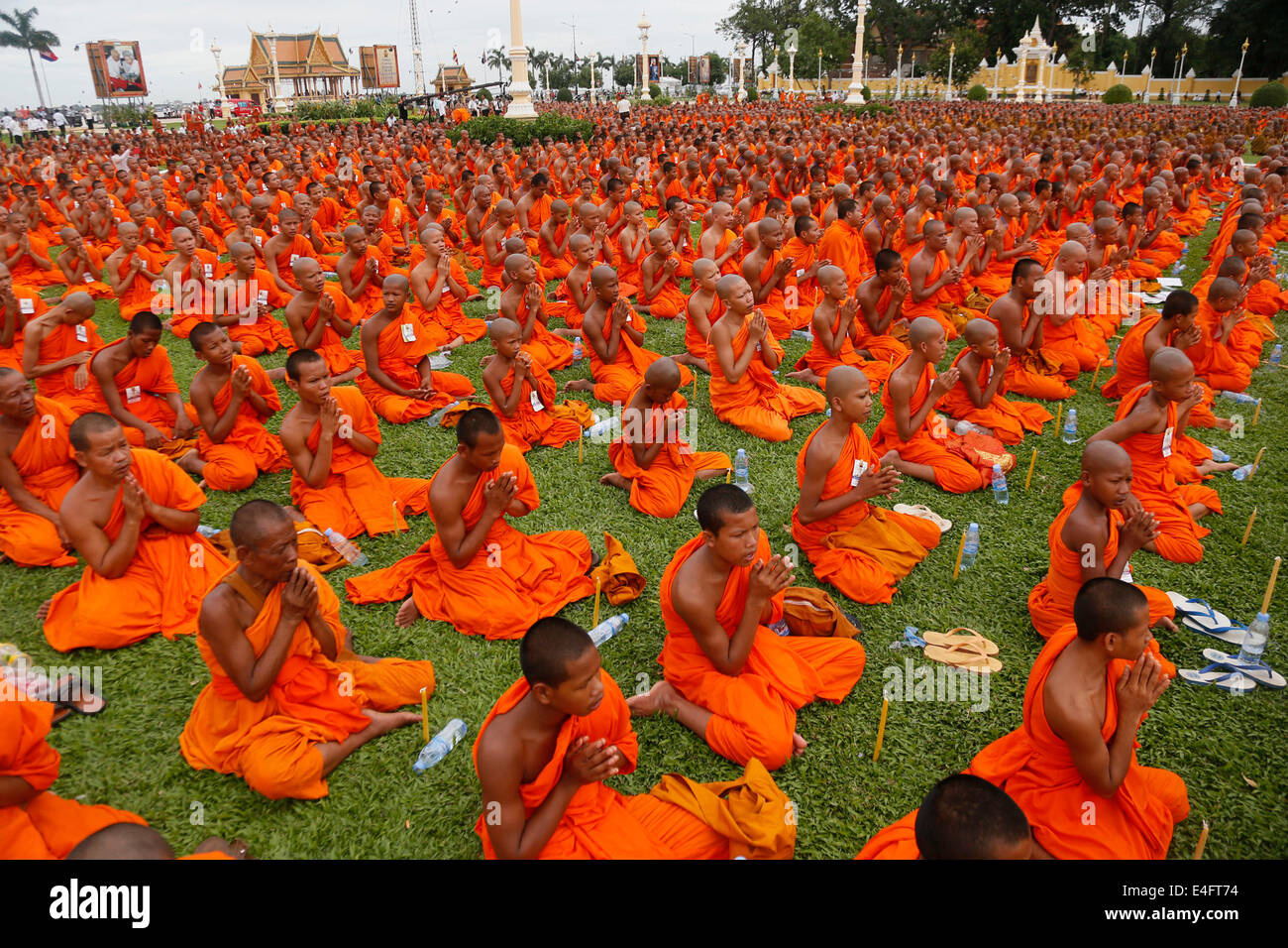 Phnom Penh, Cambodia. 10th July, 2014. Buddhist monks chant prayers in ...