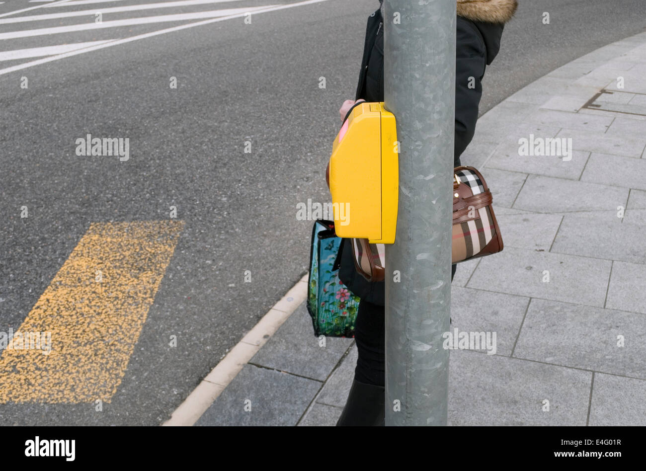 Woman wait waiting life hi-res stock photography and images - Alamy