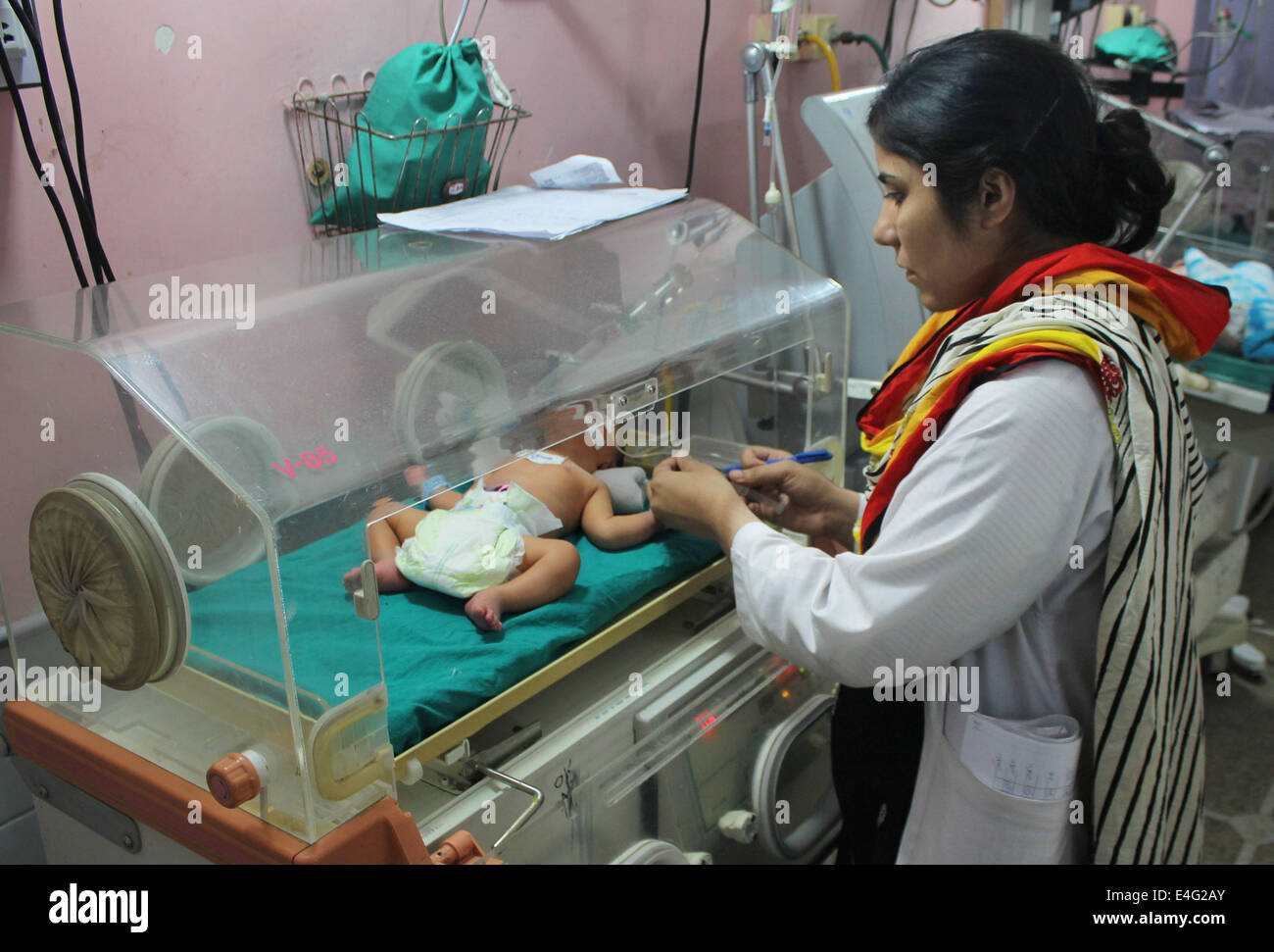 Lahore, Pakistan. 10th July, 2014. Pakistani new born babies being ...