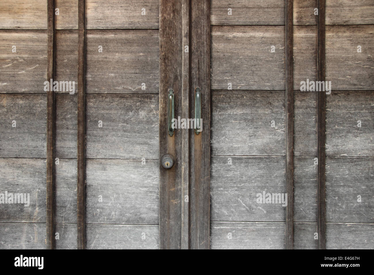 Old chinese wooden door hi-res stock photography and images - Alamy