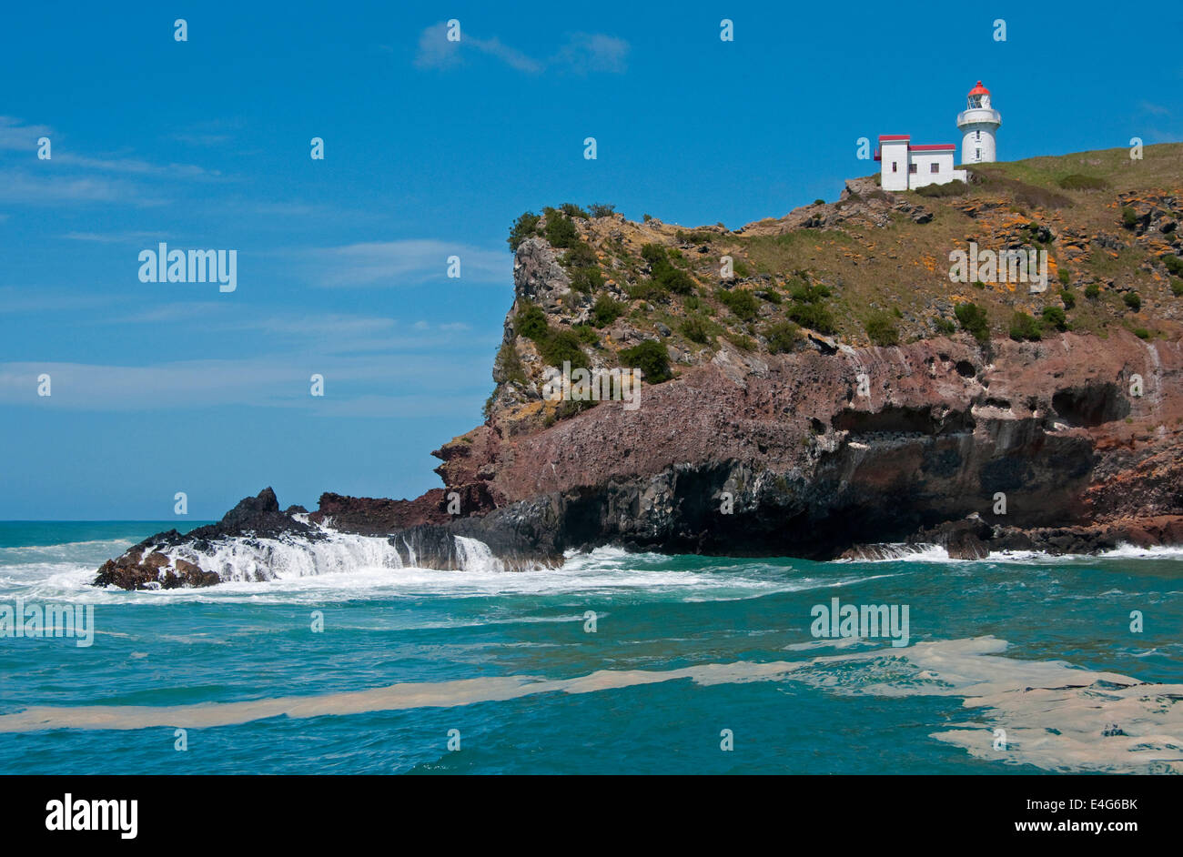 Lighthouse at Taiaroa Head on Otago Peninsula, Dunedin, New Zealand ...