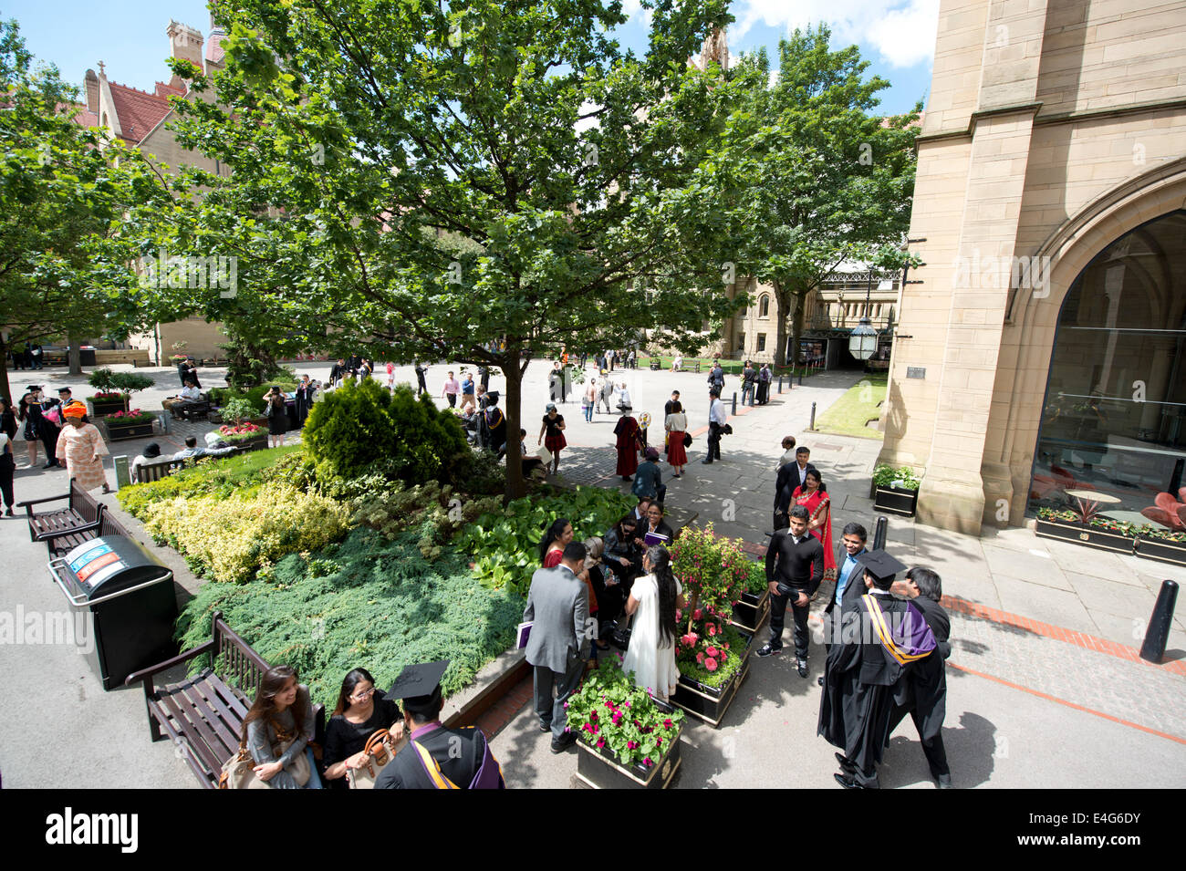 Manchester university graduation hi-res stock photography and images - Alamy