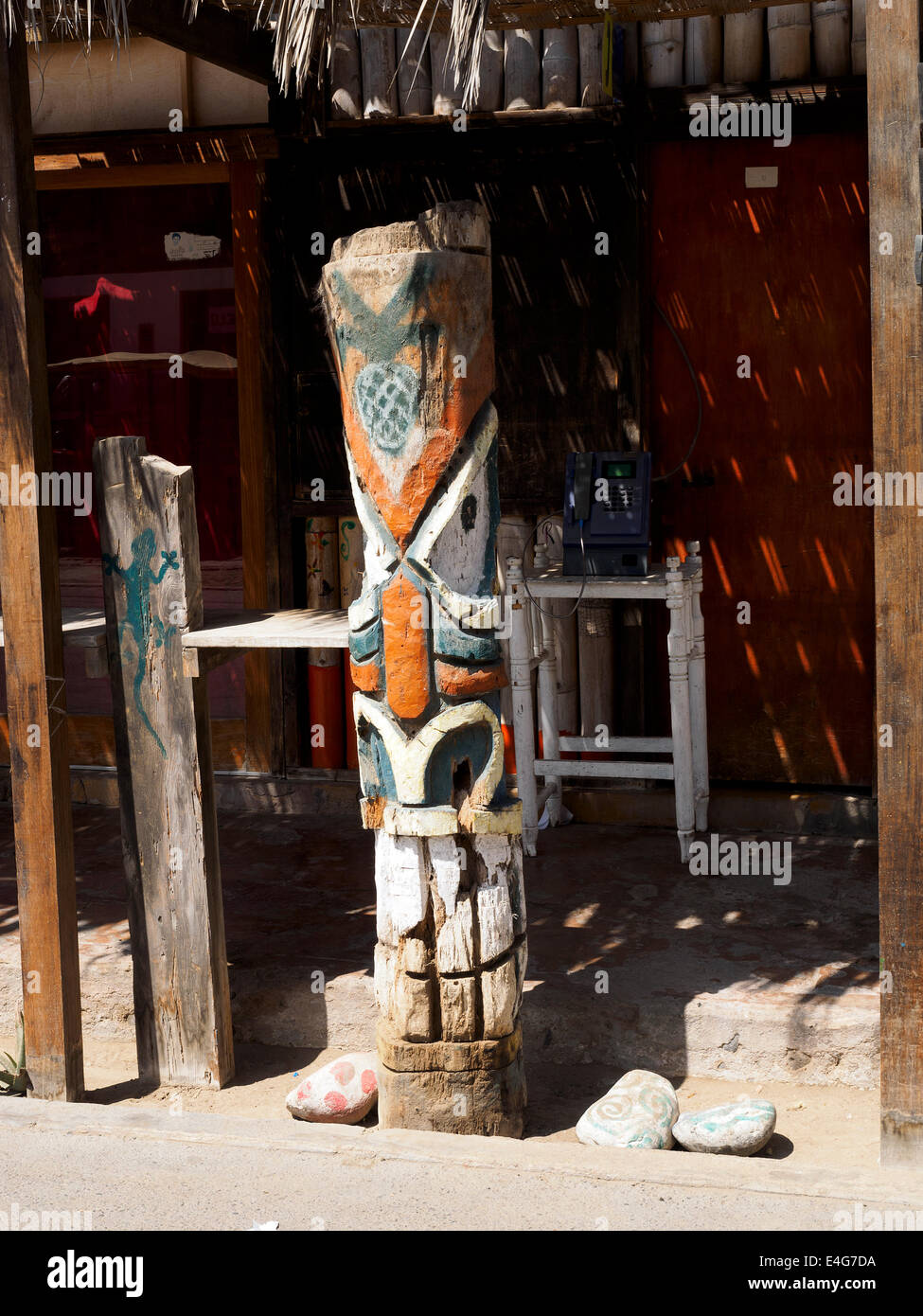 Paracas totem peru sculpture hi-res stock photography and images - Alamy