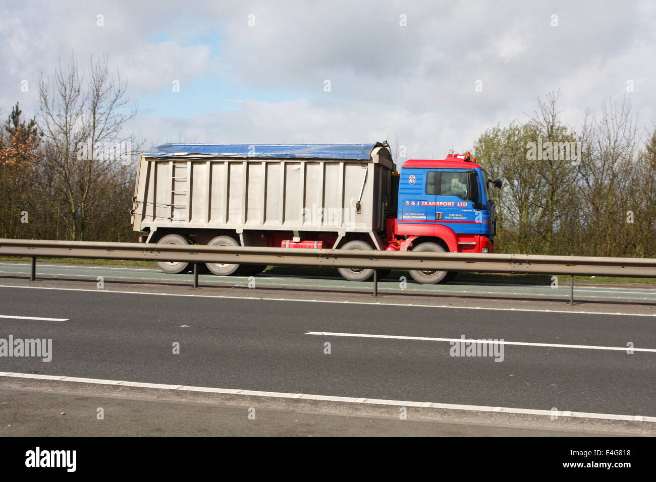 Side Tipping Truck High Resolution Stock Photography and Images - Alamy