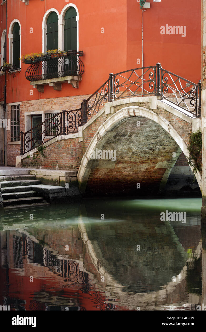 Bridge over canal venice venezia hi-res stock photography and images ...