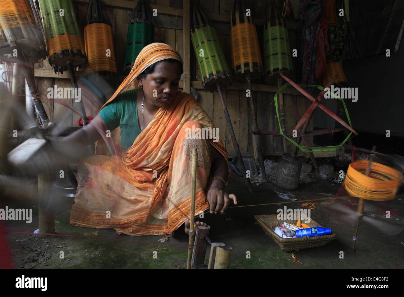 Weaving jamdani hi-res stock photography and images - Alamy