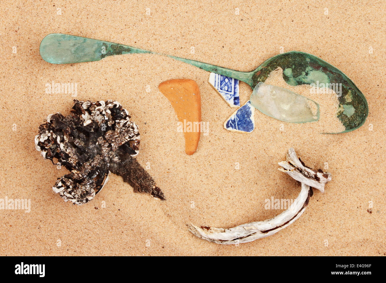 Beach debris hi-res stock photography and images - Alamy