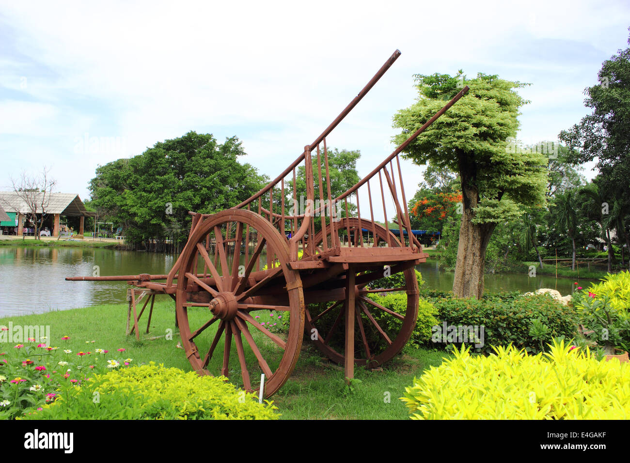 Ancient wooden cart hi-res stock photography and images - Alamy