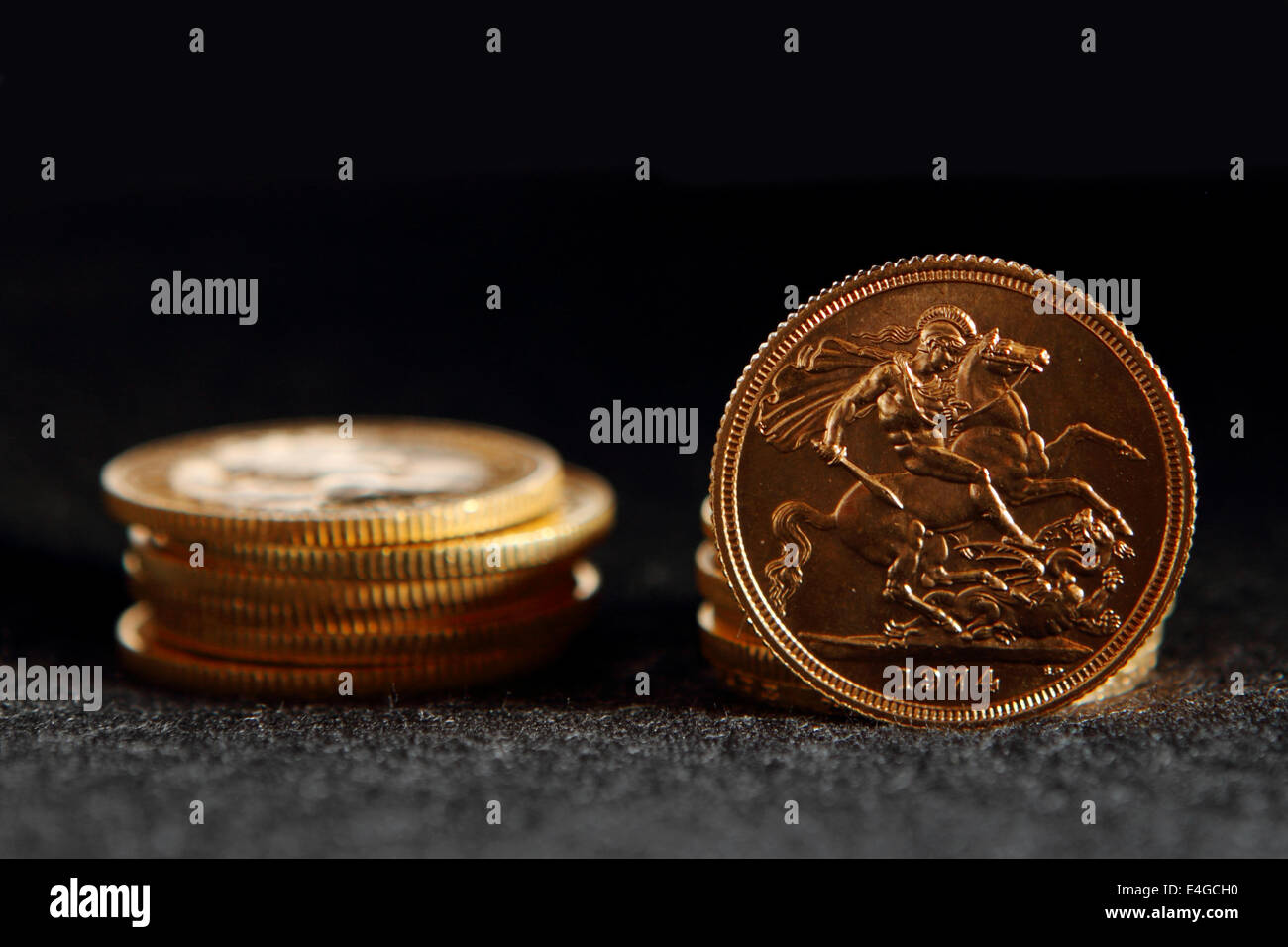 Gold sovereign coin british hi-res stock photography and images - Alamy