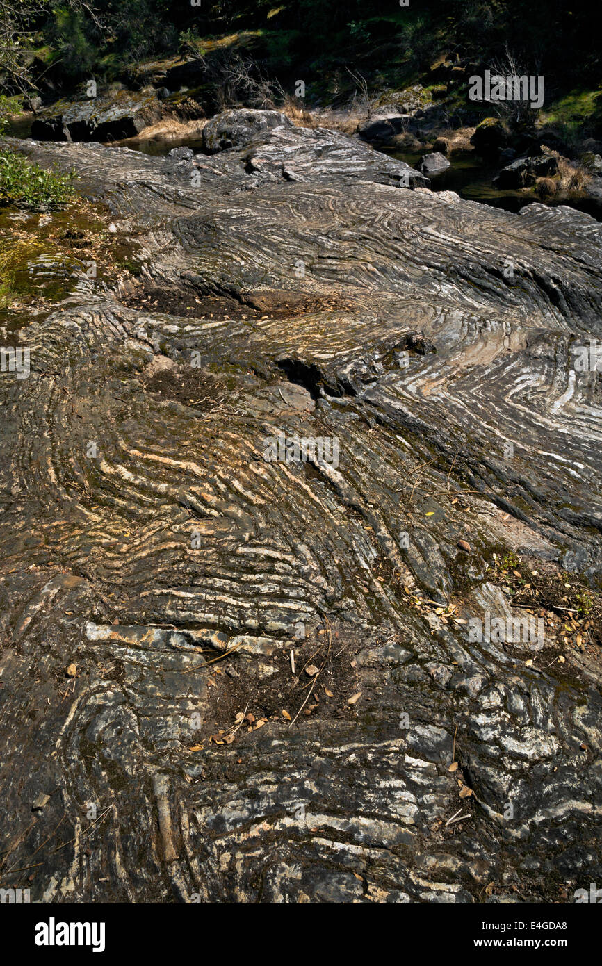 Folded rock layers hi-res stock photography and images - Alamy