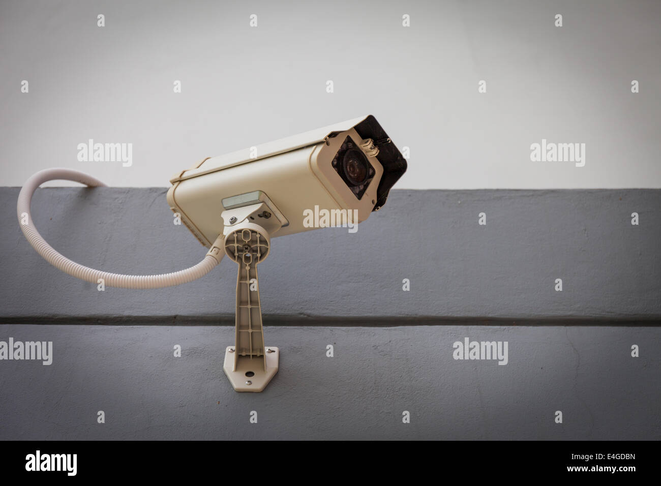 Cctv camera on house hi-res stock photography and images - Alamy