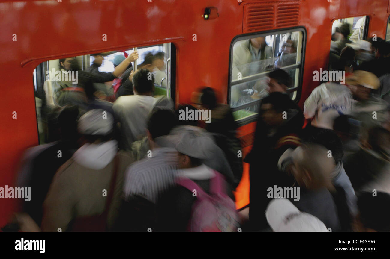 Mexico City, Mexico. 10th July, 2014. People flood into a subway train ...