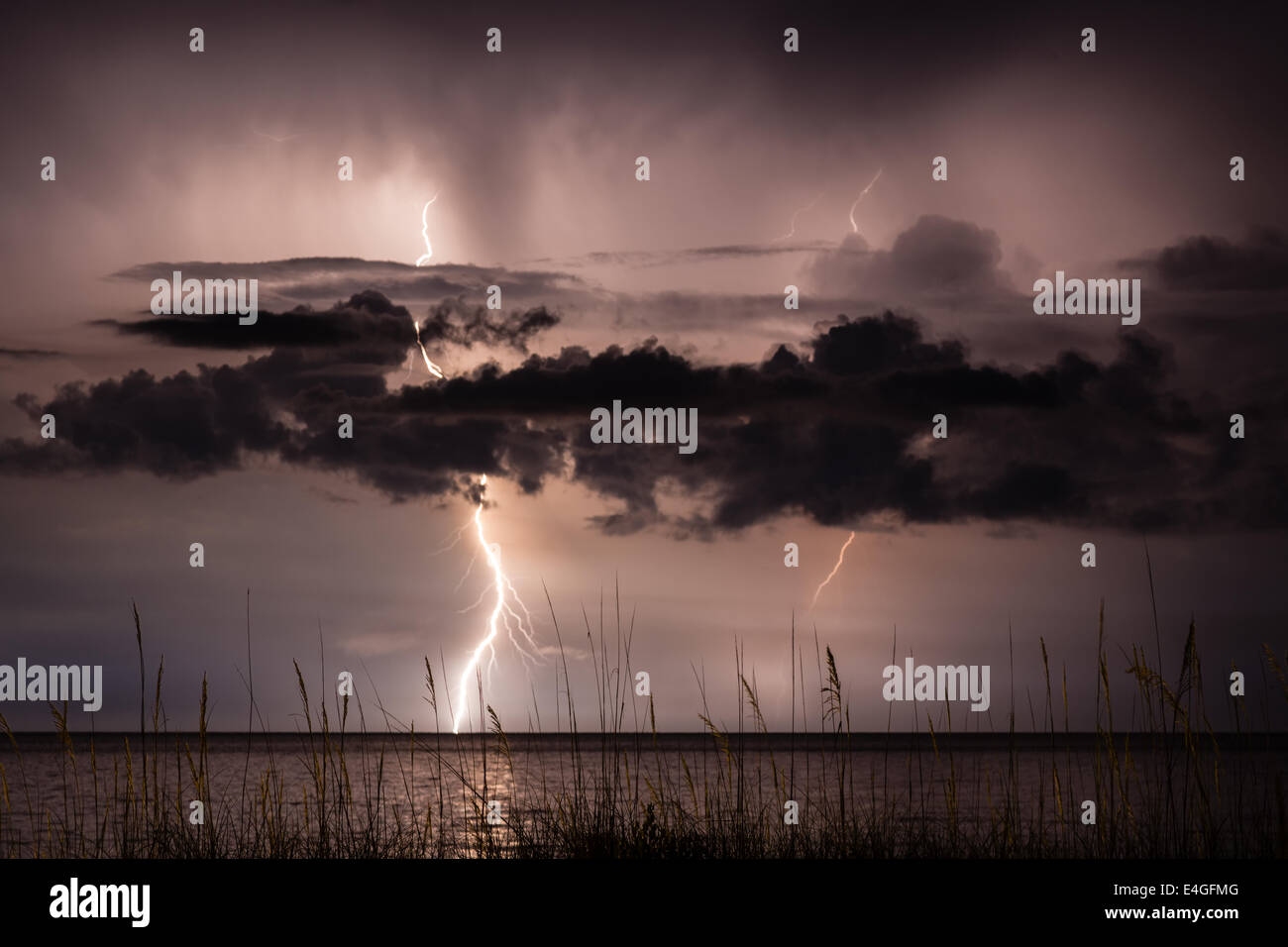 Bolts lightning strike ocean lighting hi-res stock photography and ... Bolts lightning strike ocean lighting hi-res stock photography and ...