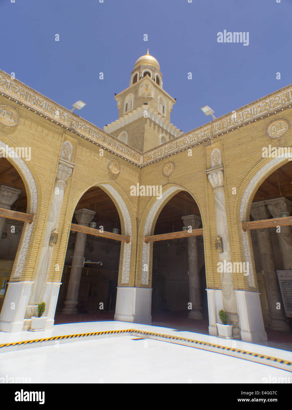 Kufa mosque hi-res stock photography and images - Alamy