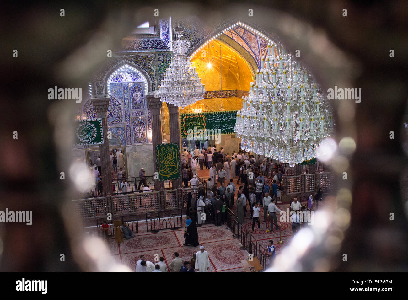 The shrine of Imam Hussein in Karbala Stock Photo - Alamy