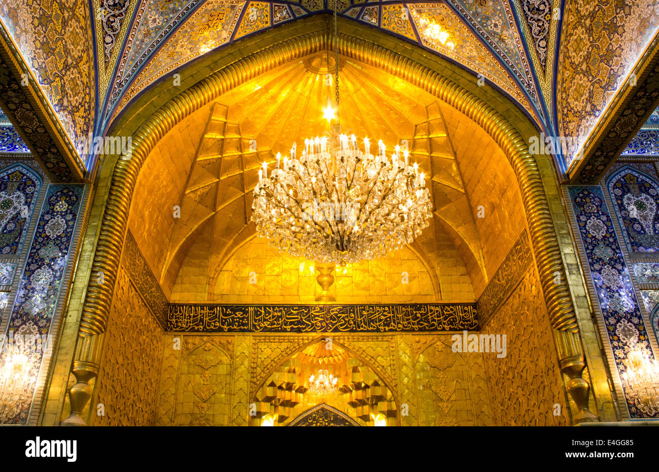 The shrine of Imam Hussein in Karbala Stock Photo - Alamy
