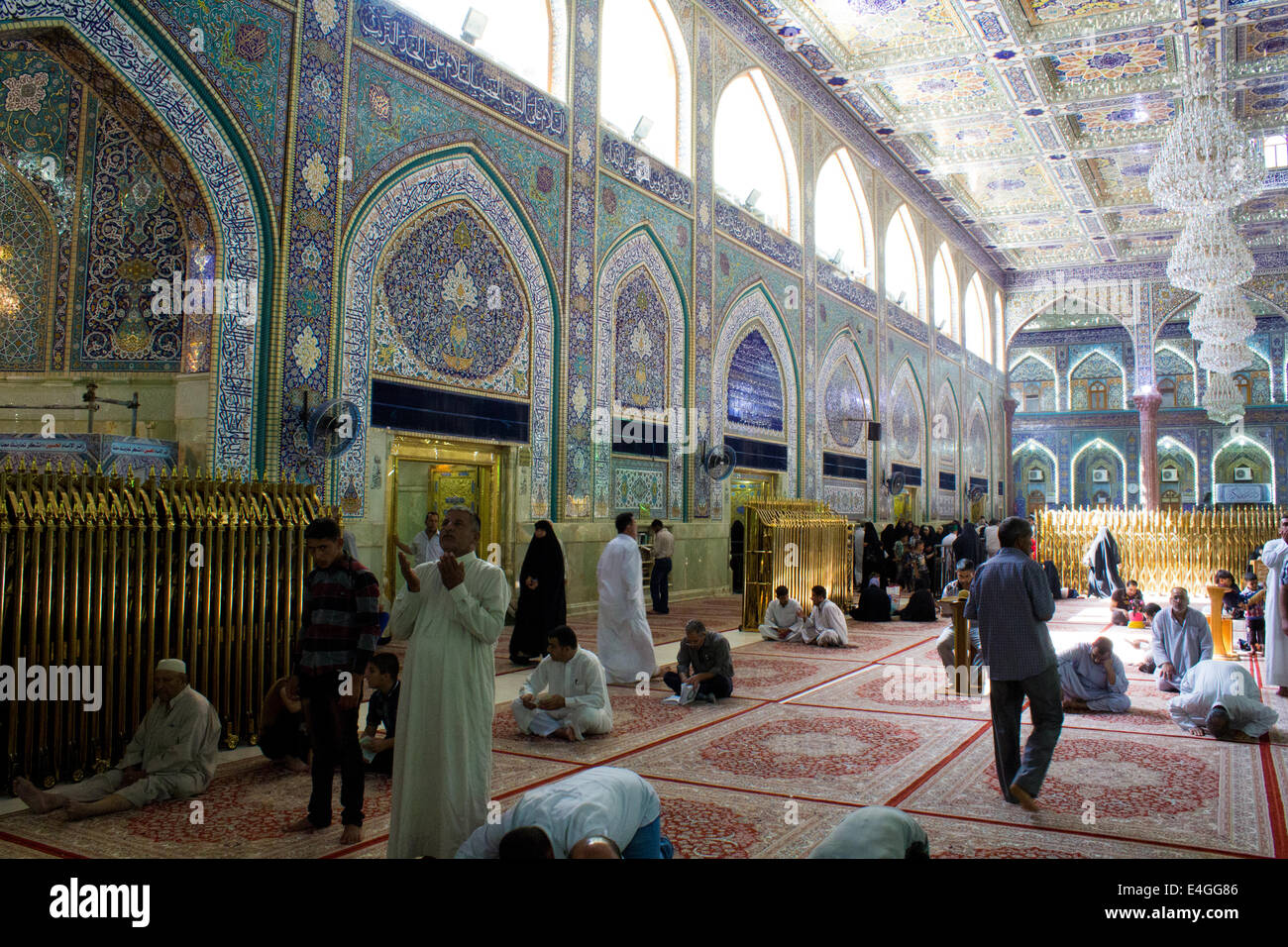 The shrine of Imam Hussein in Karbala Stock Photo - Alamy