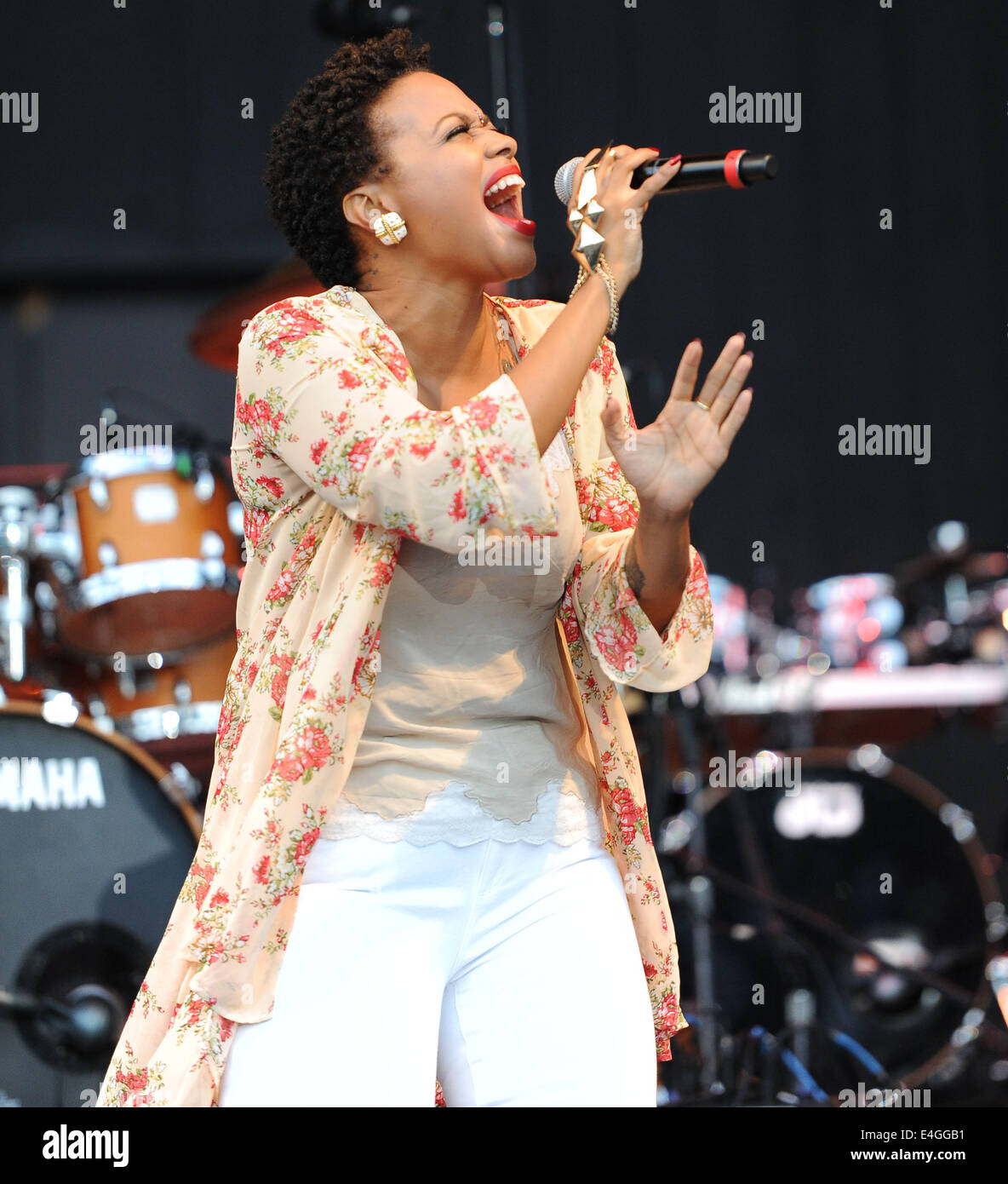 Chrisette michele singer hi-res stock photography and images - Alamy