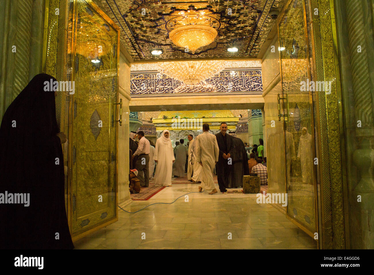 The shrine of Imam Hussein in Karbala Stock Photo - Alamy
