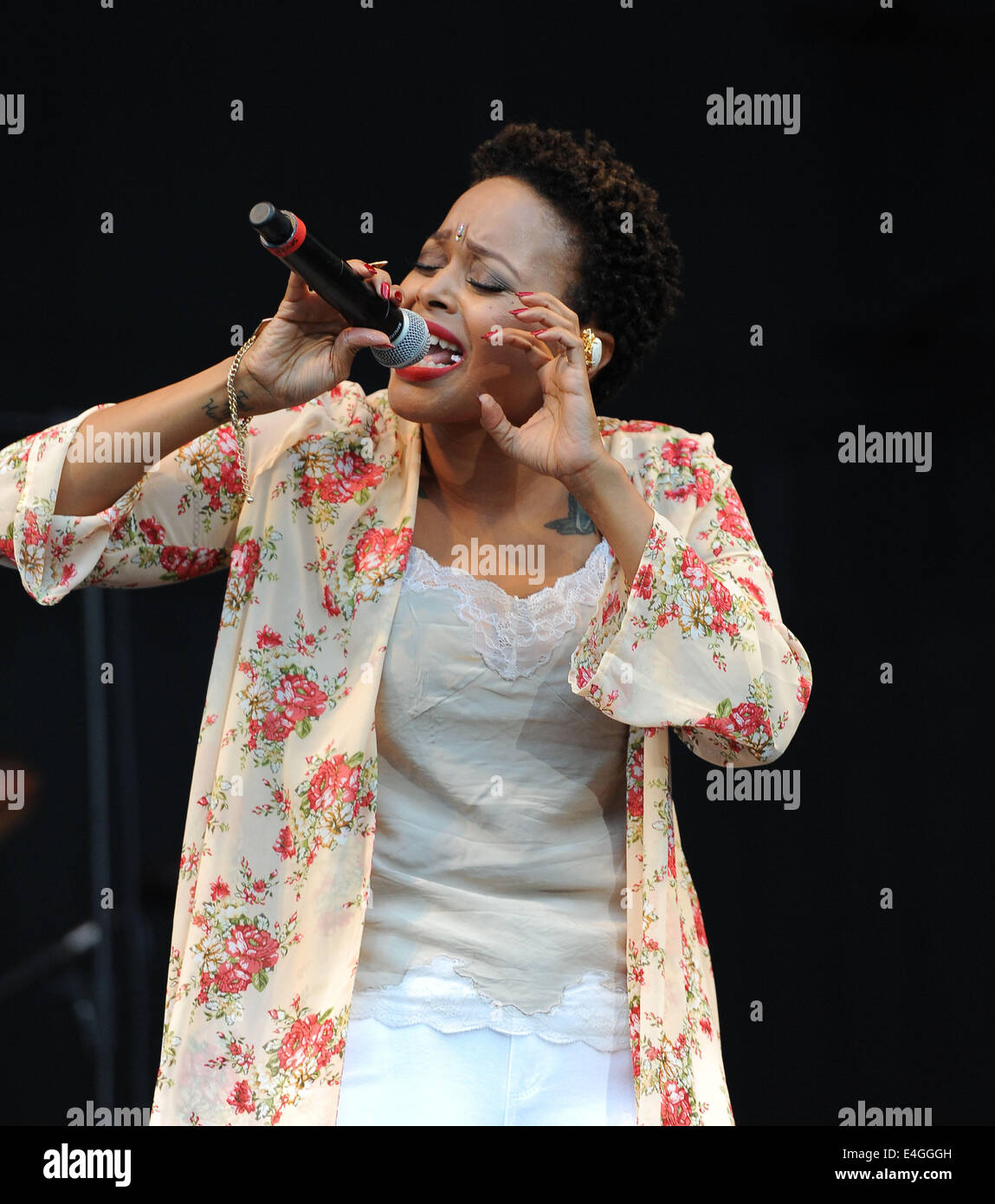 Chrisette michele singer hi-res stock photography and images - Alamy