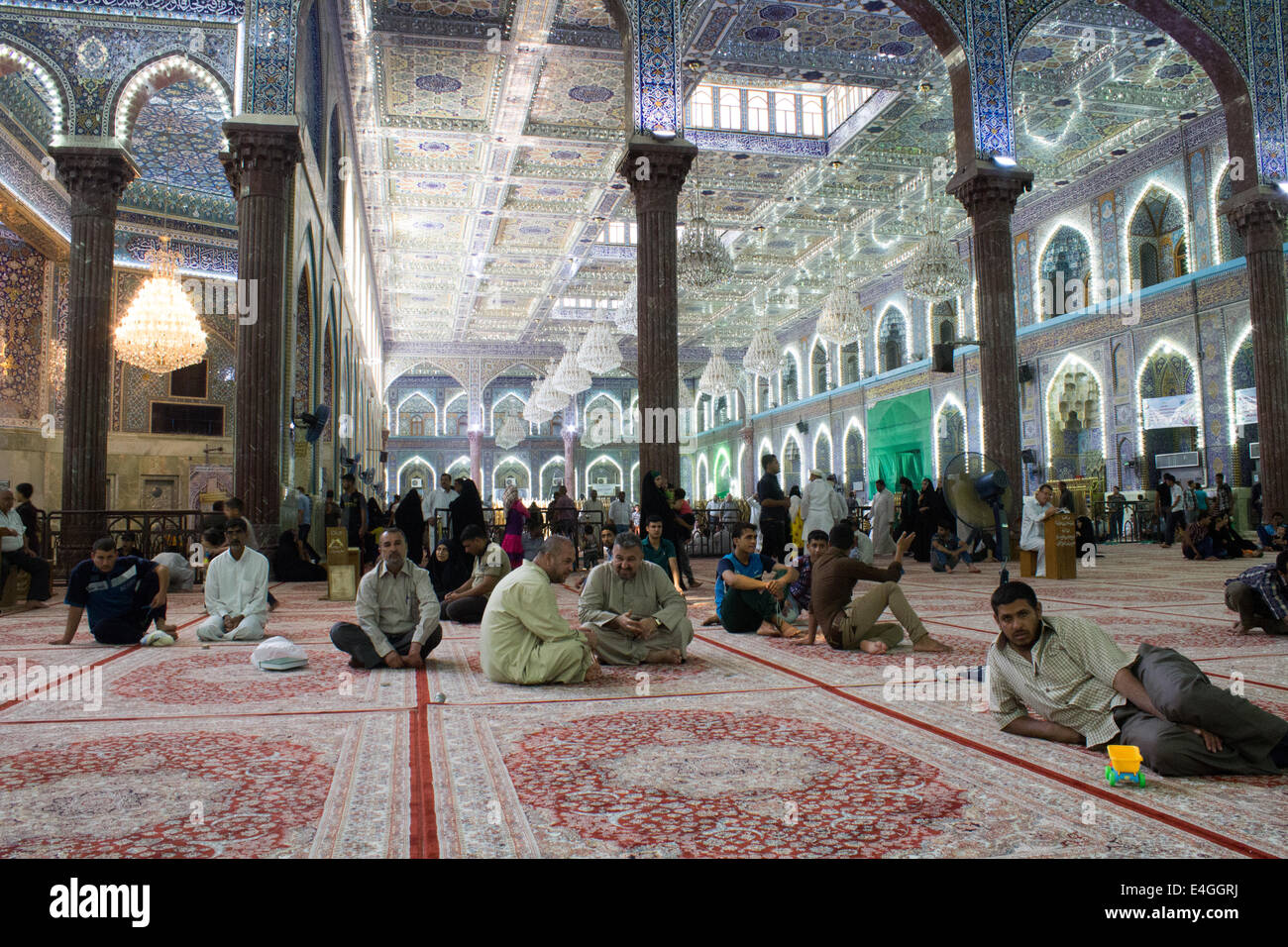 The shrine of Imam Hussein in Karbala Stock Photo - Alamy