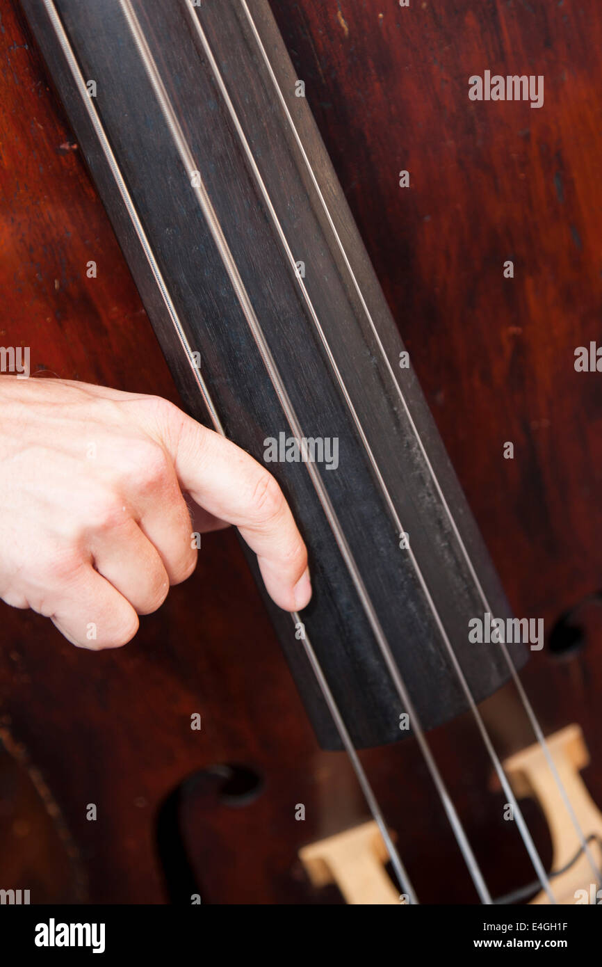 Beat strings hi-res stock photography and images - Alamy