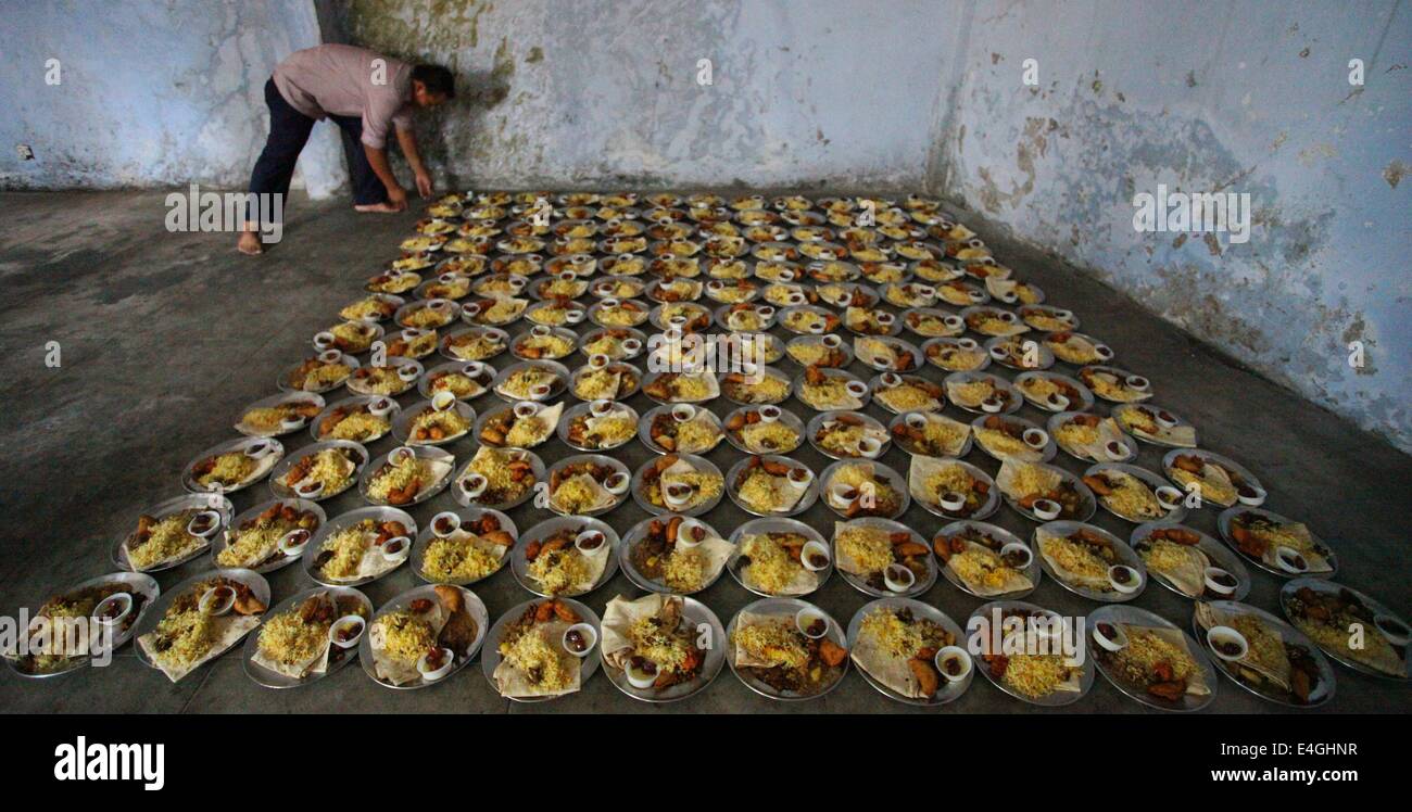 Breaking fast meals hi-res stock photography and images - Alamy