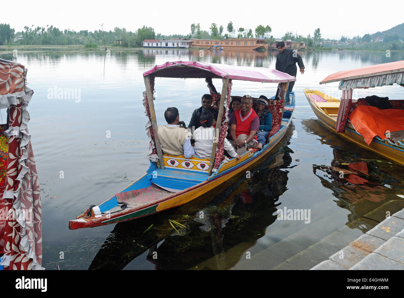 shikara at dal lake,srinagar,kashmir,india Stock Photo - Alamy