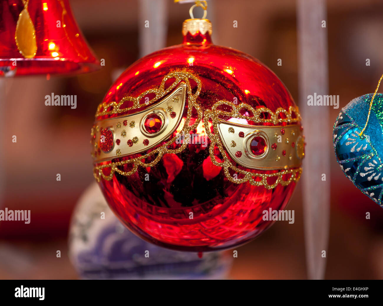 Red ball christmas hi-res stock photography and images - Alamy