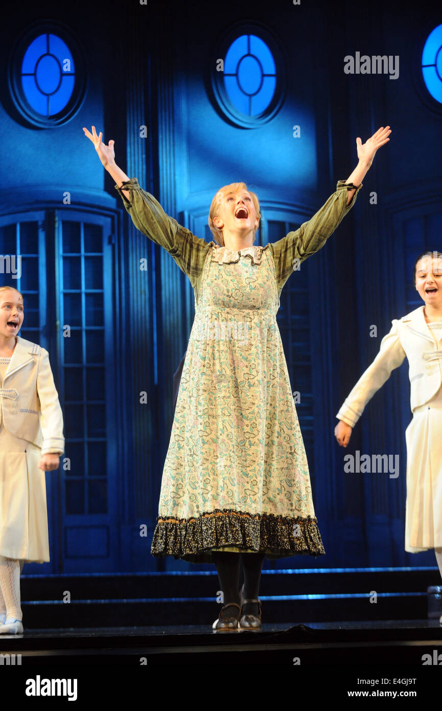 Singapore, Marina Bay Sands Theatre held a media preview of the musical ...