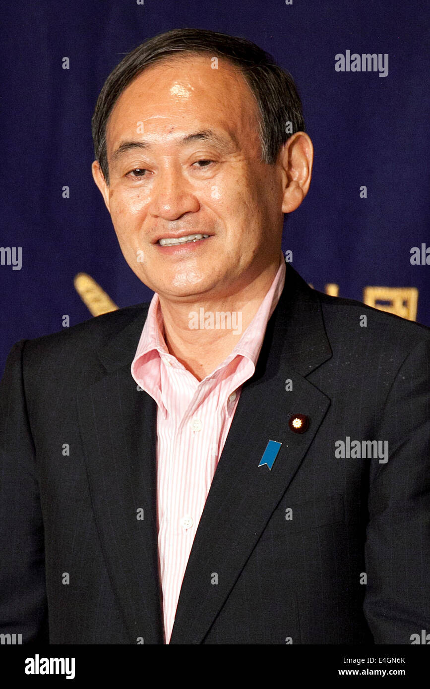 Yoshihide suga hi-res stock photography and images - Alamy