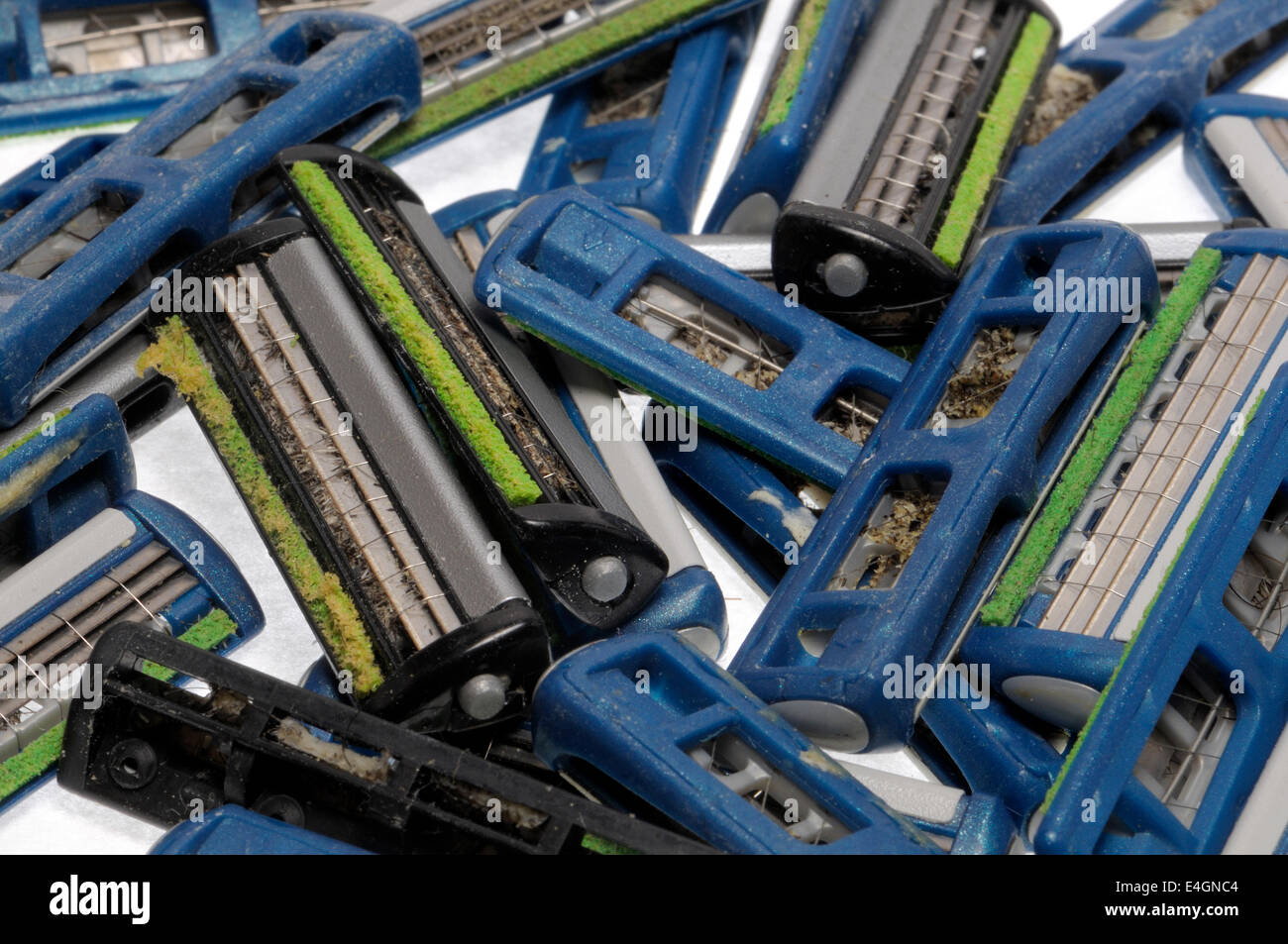 Disposable razor blades Stock Photo - Alamy