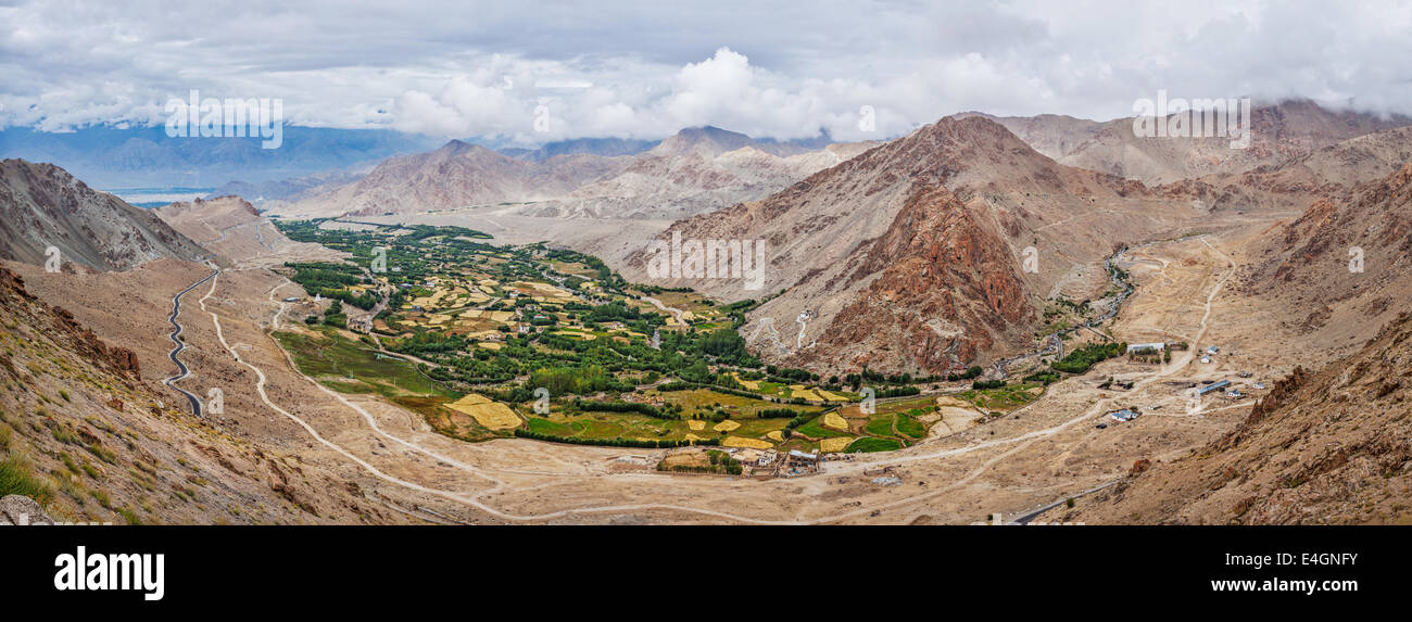 Panorama of green Indus valley from ascend to Kardung La pass ...