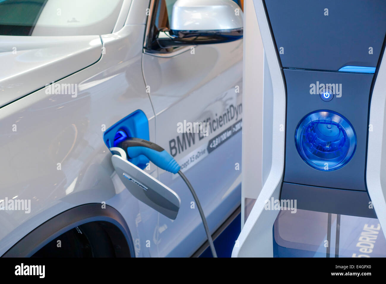 BMW X5 Concept eDrive, Sports Activity Vehicle (SAV Stock Photo - Alamy