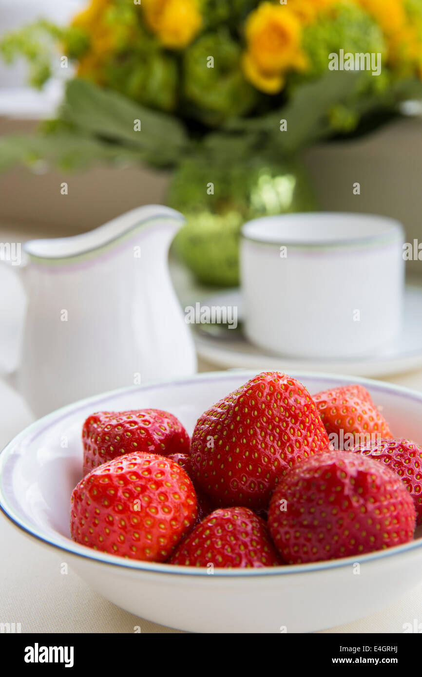 Cup tea fresh strawberries hi-res stock photography and images - Alamy