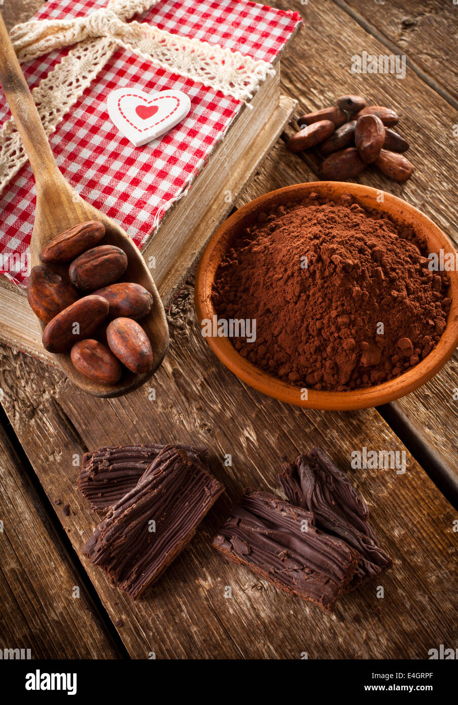 Homemade chocolate using cocoa powder and cocoa beans Stock Photo - Alamy