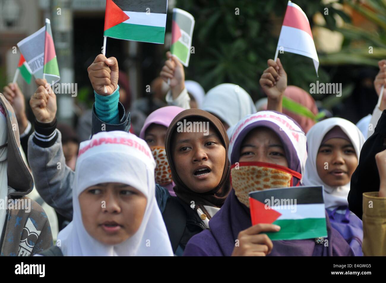 Central Java, Indonesia. 11th July, 2014. JULY 11: Indonesian peoples ...