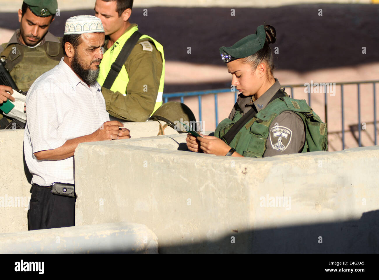 Ramallah, West Bank. 11th July, 2014. An Israeli border police officer ...
