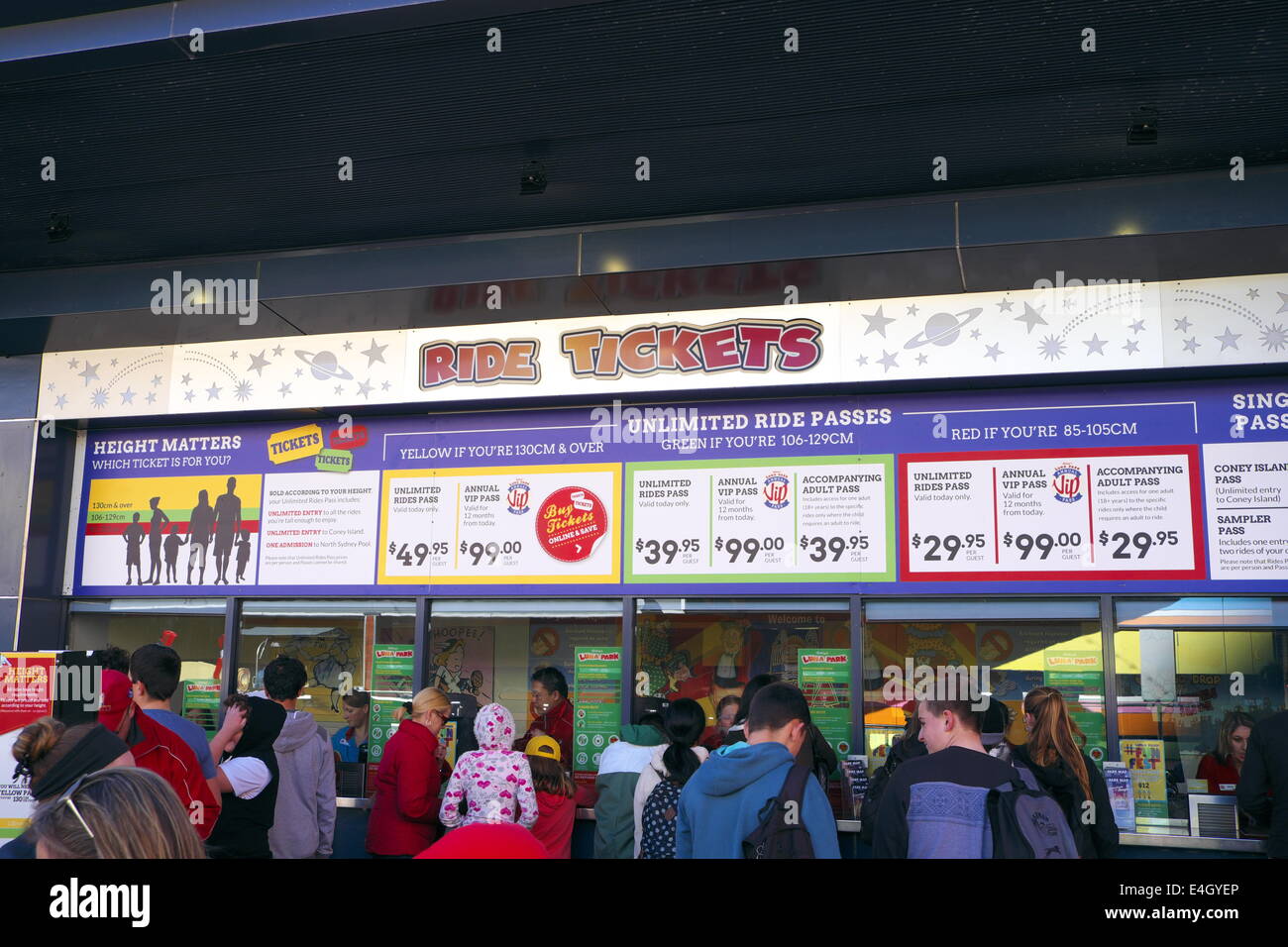 Queue for tickets hi-res stock photography and images - Alamy